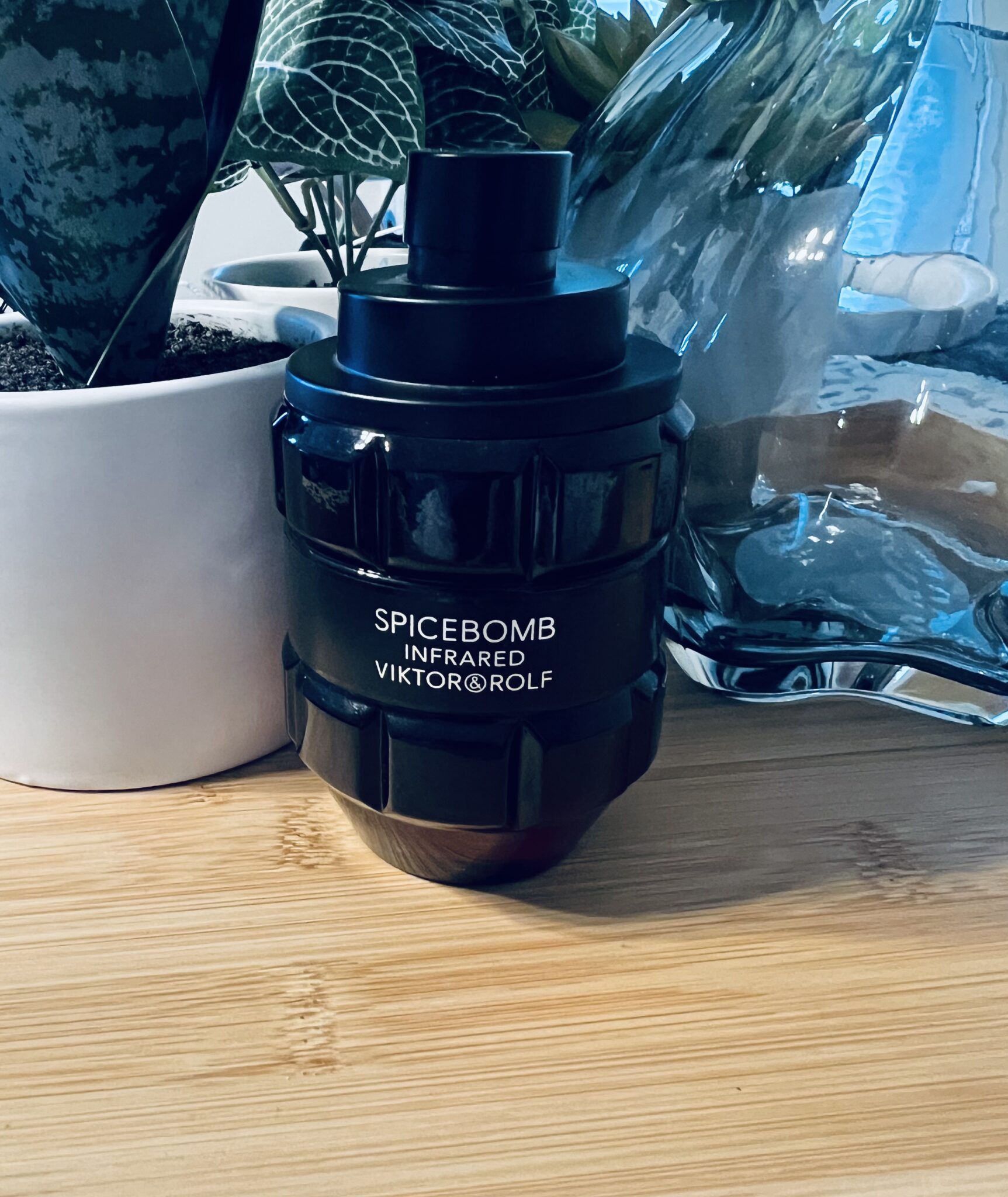 Spicebomb Infrared EDT by Viktor & Rolf | bestmenscolognes.com