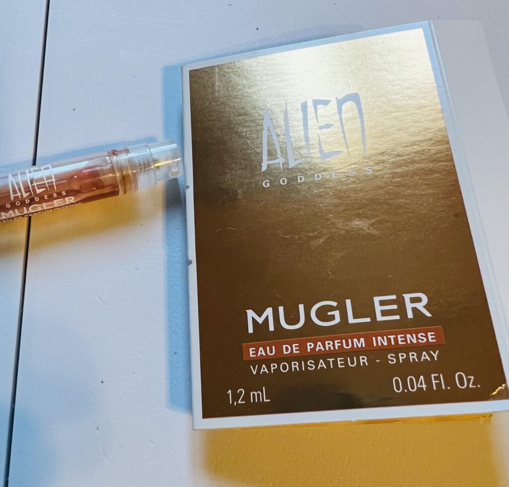 Alien Goddess Intense by Mugler | bestmenscolognes.com