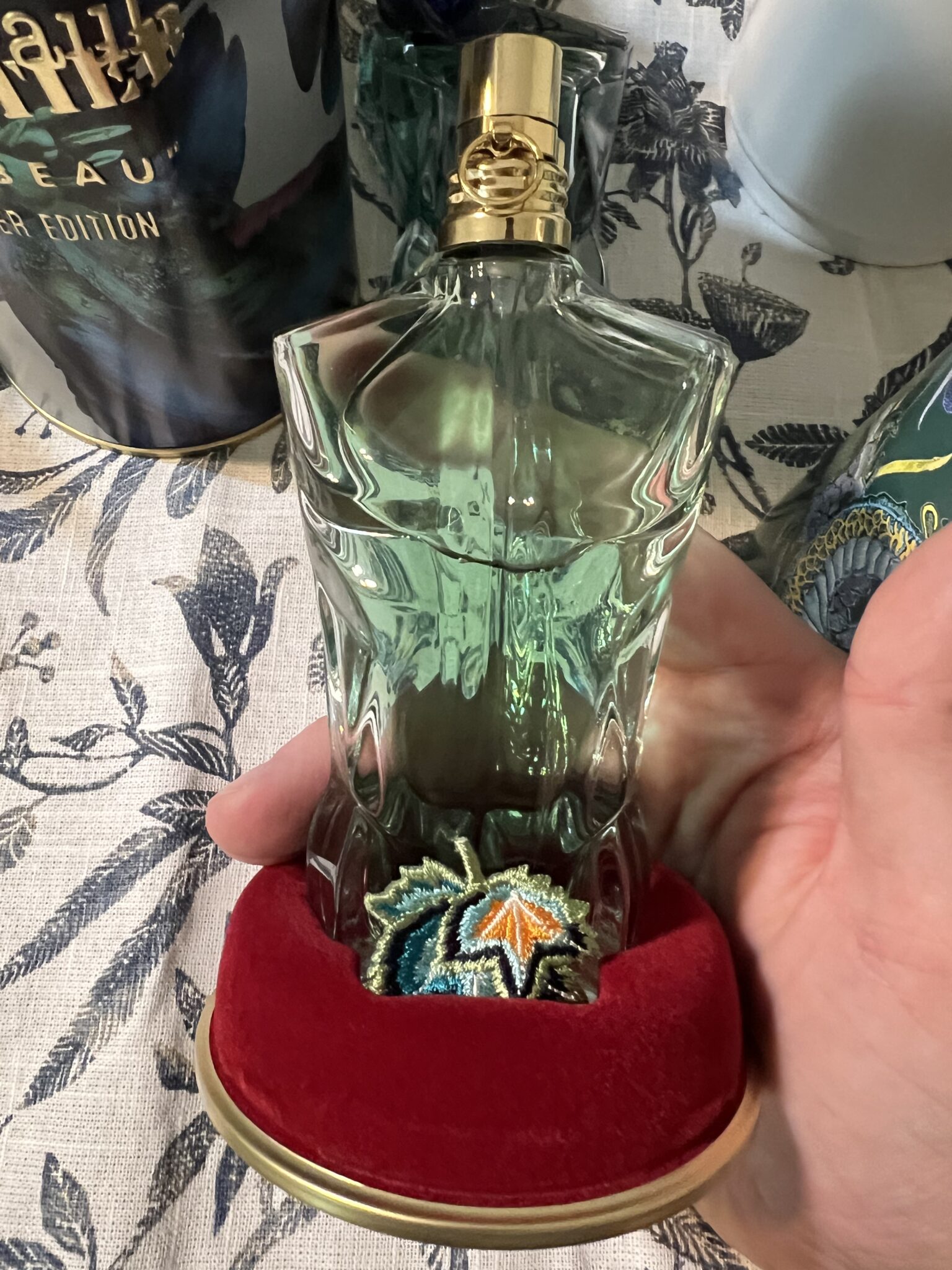 Le Beau Le Parfum vs Paradise Garden | bestmenscolognes.com